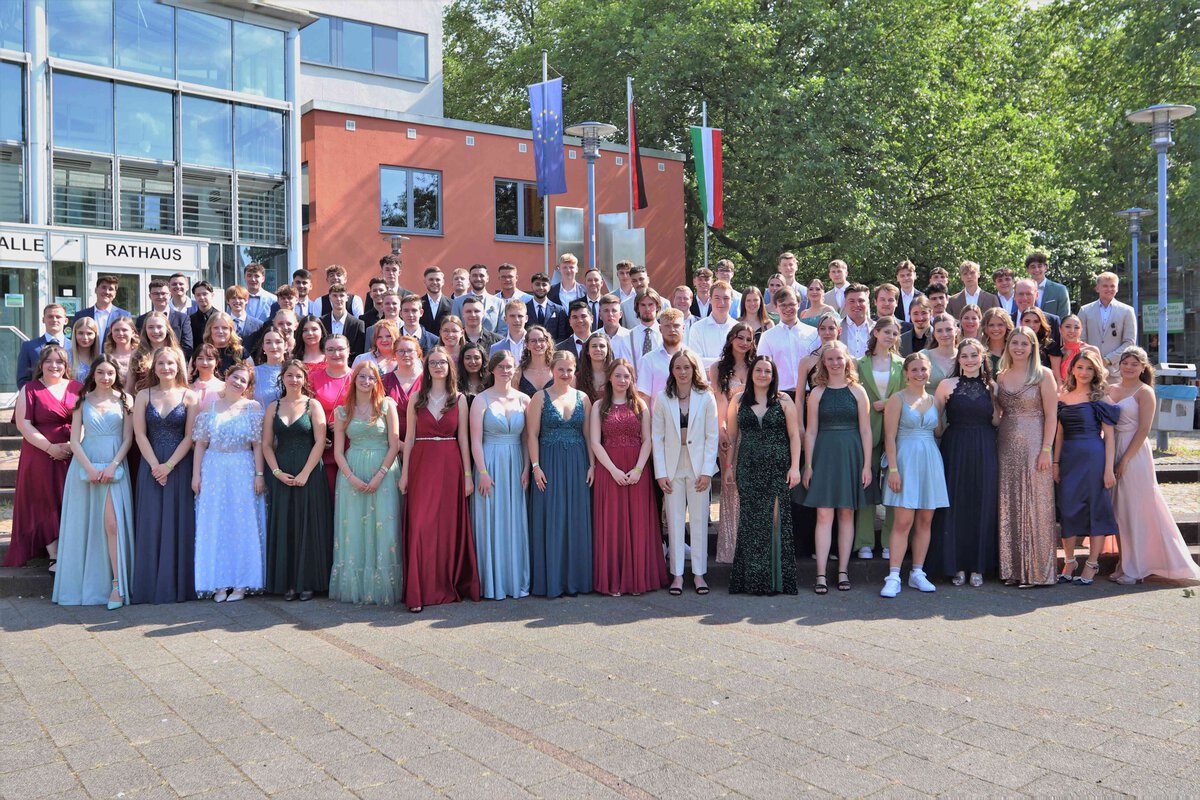 94 Abiturient*innen feierlich verabschiedet - Gesamtschule