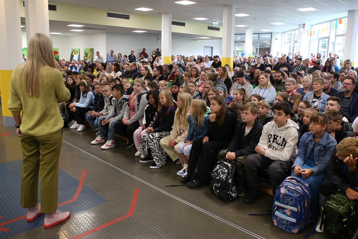 Herzlich willkommen an unserer Gesamtschule! - Einschulungsfeier des ...